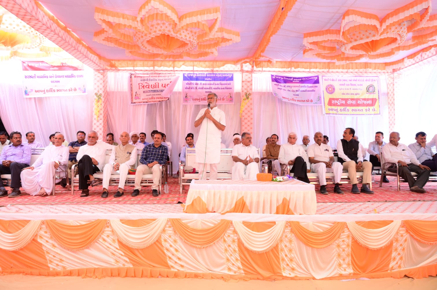 વડગામ સરસ્વતી કન્યા વિદ્યાલયમાં અયોજિત દિક્ષાંત સમારોહ 2023